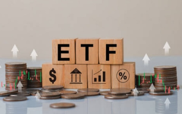 历史表明每月500美元定投标普500ETF，30年后或成百万富翁 | NAI 500