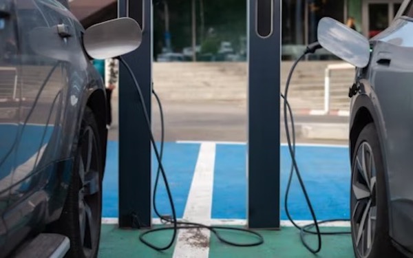 Showdown Between Electric Vehicle Upstarts: Lucid vs. Rivian | NAI 500